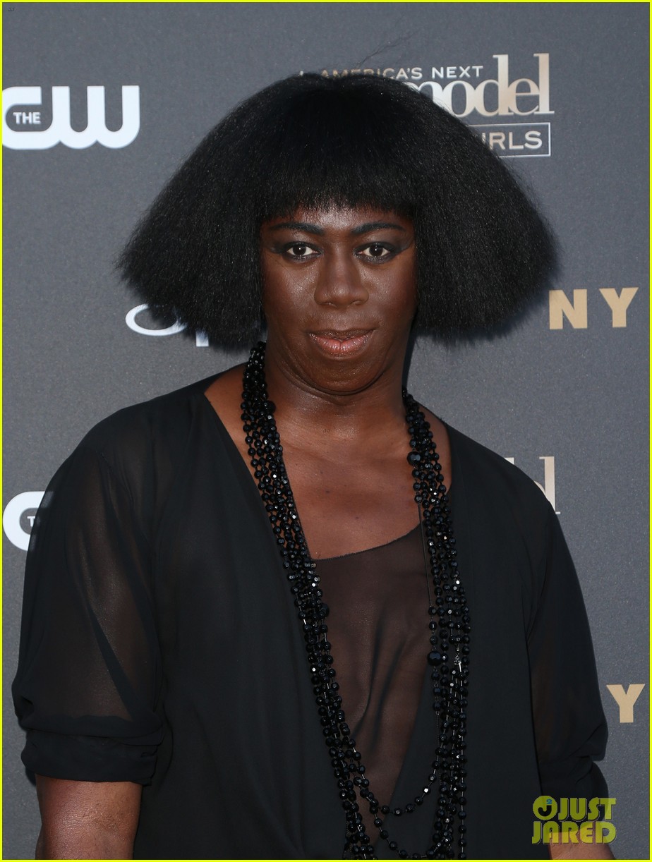 Tyra Banks Is Red Hot for 'America's Next Top Model' Cycle 22 Premiere ...