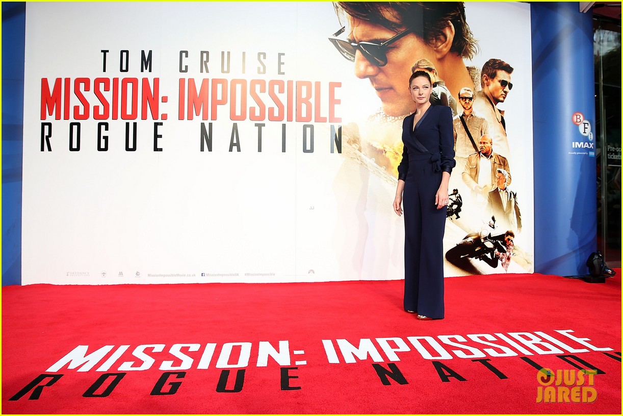 Tom Cruise Pulls Off a Stunt at 'Rogue Nation' UK Premiere!: Photo ...