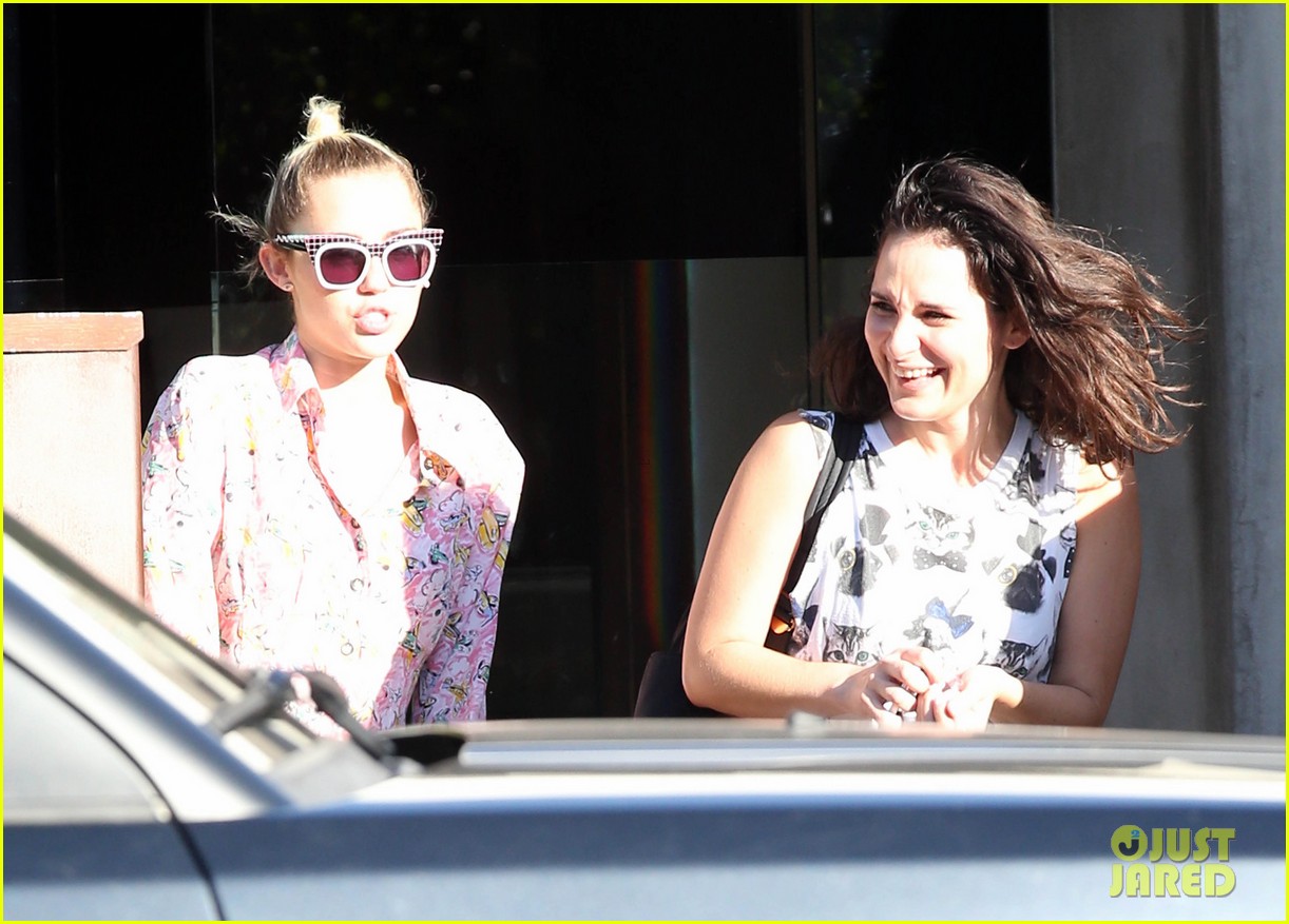 Miley Cyrus Gets By With A Little Help From Her Friends: Photo 3423666 ...