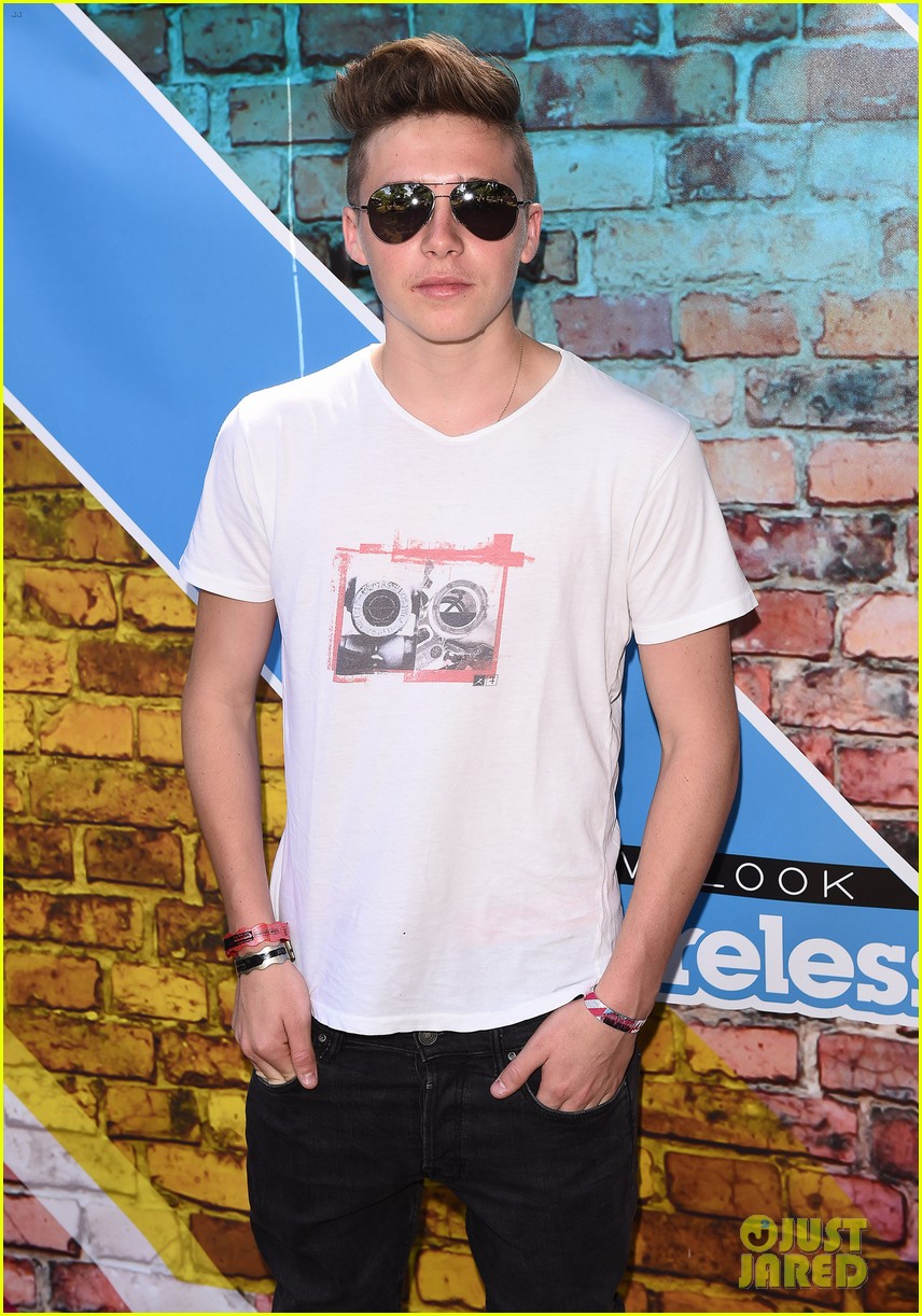 David & Victoria Beckham Celebrate 16-Year Anniversary: Photo 3408918 ...