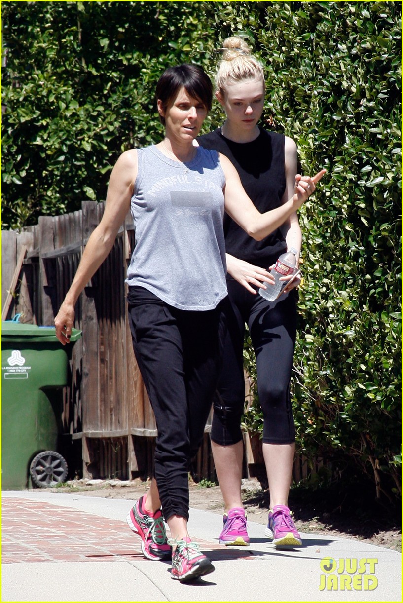Elle Fanning Displays a Toned Physique After The Gym: Photo 3423690 ...