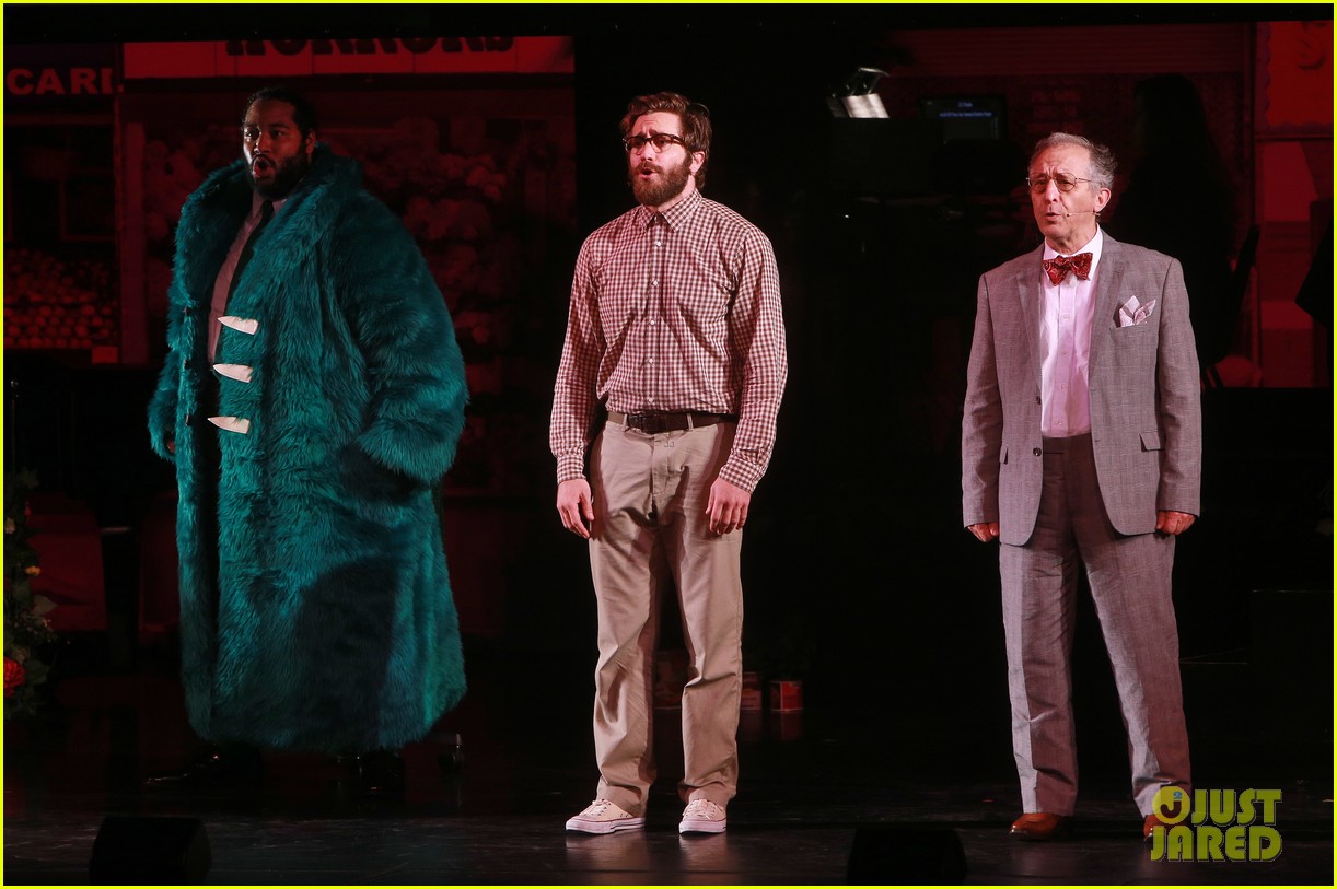 Jake Gyllenhaal Makes Musical Theater Debut at 'Little Shop of Horrors ...