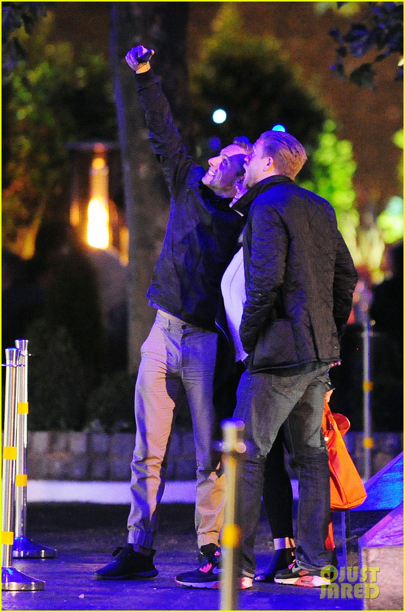 Charlie Hunnam Hangs Out at Hookah Bar with Friends: Photo 3418008 ...