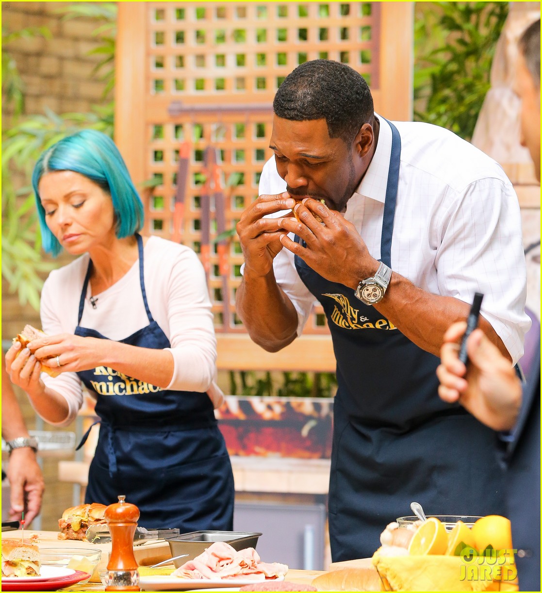 Kelly Ripa Debuts New Bright Blue Hair Color: Photo 3411895 | Kelly ...