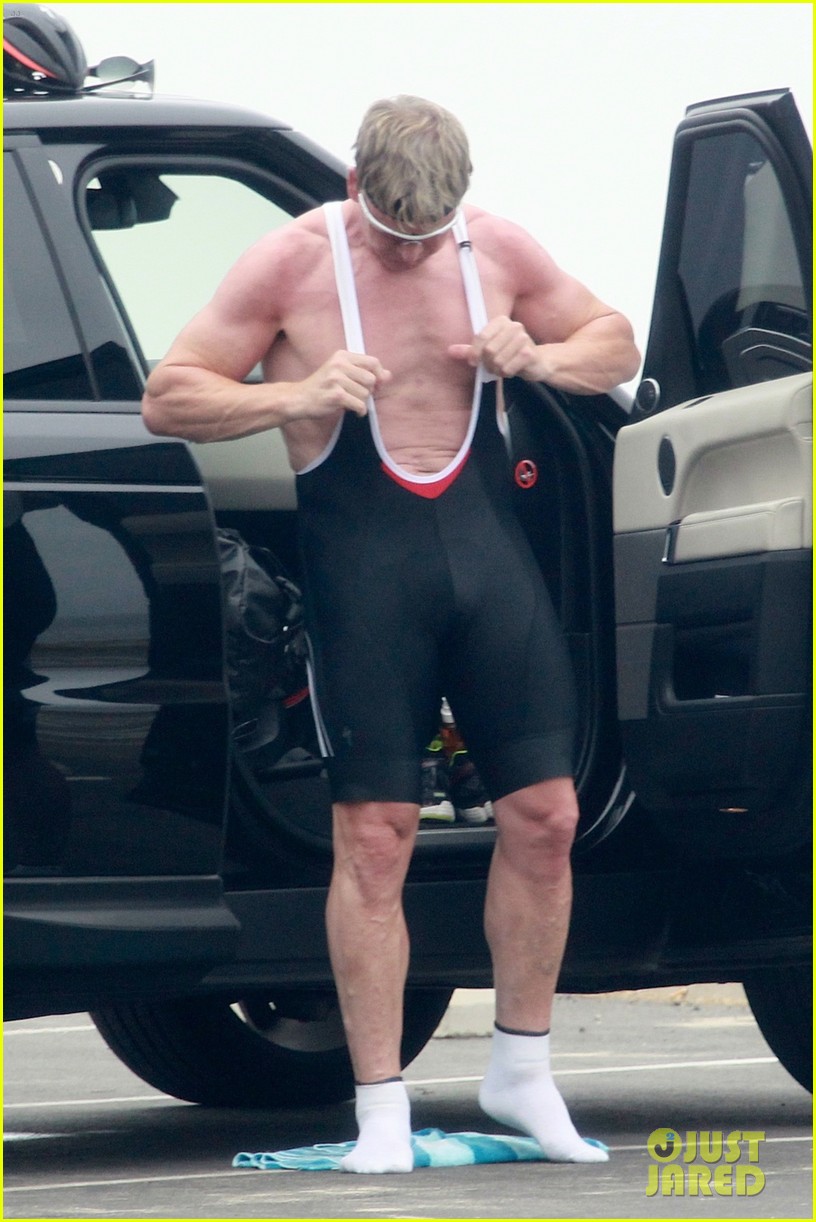 Gordon Ramsay Goes Shirtless for Malibu Bike Ride: Photo 3427484 ...
