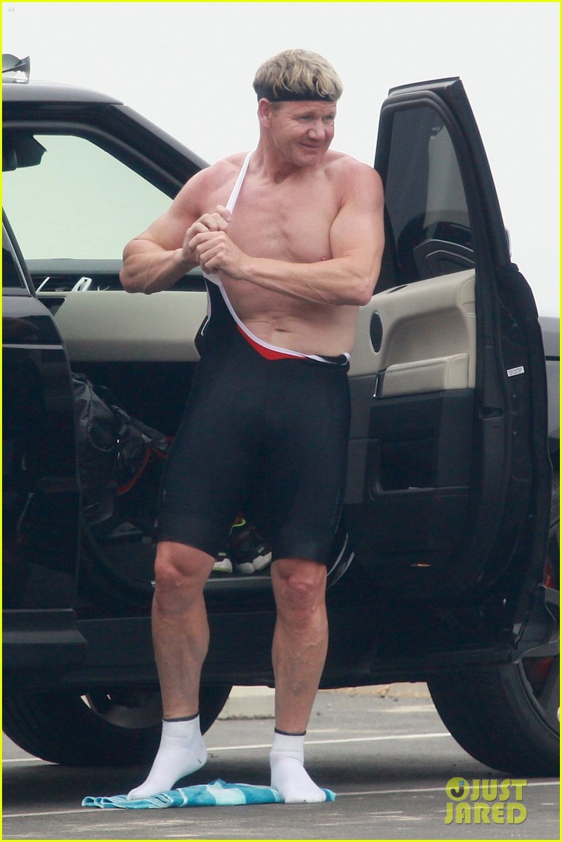 Gordon Ramsay Goes Shirtless for Malibu Bike Ride: Photo 3427487 ...