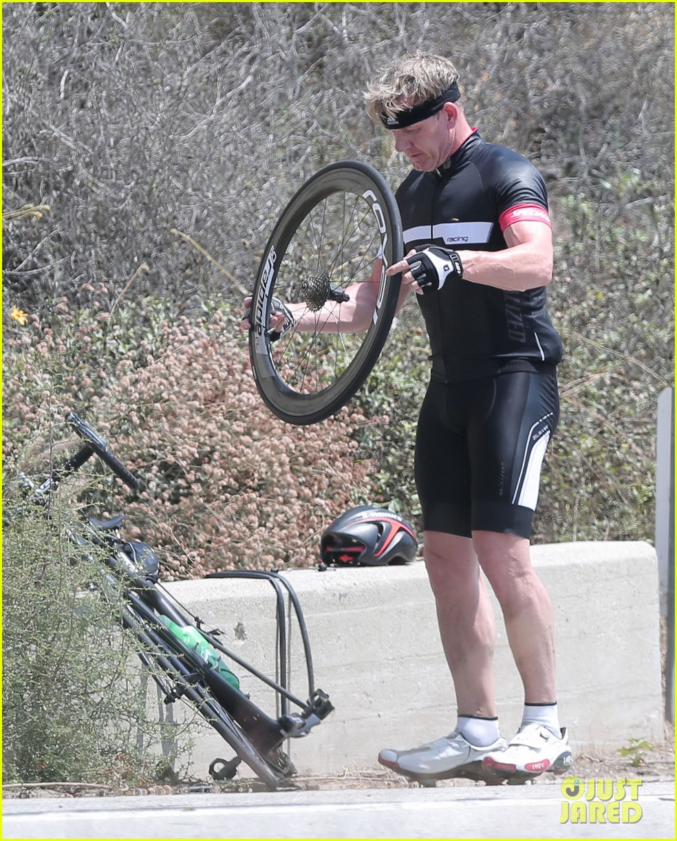Gordon Ramsay Goes Shirtless for Malibu Bike Ride: Photo 3427490 ...