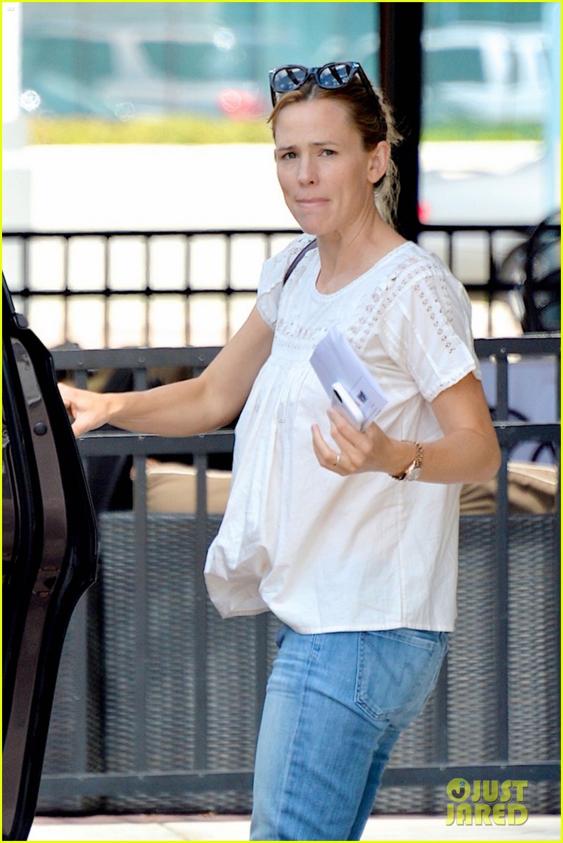 Ben Affleck & Jennifer Garner Step Out Together Wearing Wedding Rings ...