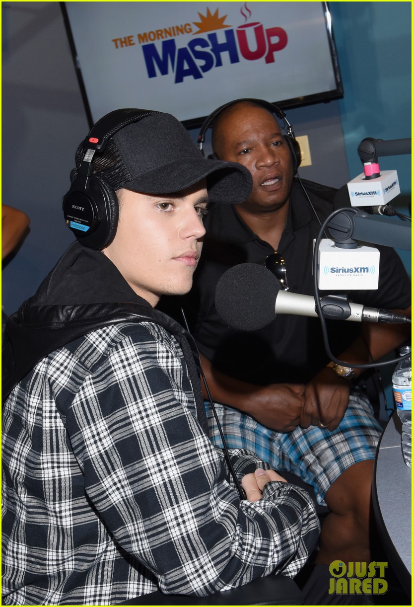 Justin Bieber Says He Has a Hard Time Trusting People: Photo 3446917 ...