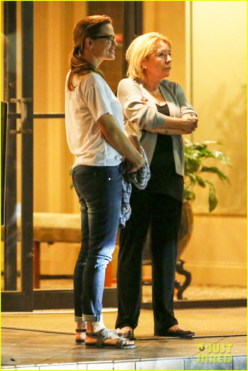 Jennifer Garner Takes Casual Sunday Break from 'Miracles From Heaven': Photo 3429467 | Jennifer ...
