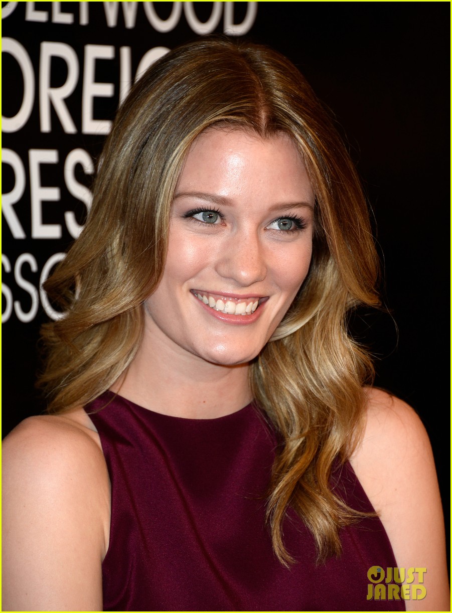 Dakota Johnson & Brie Larson Reunite at HFPA Event!: Photo 3438049 ...