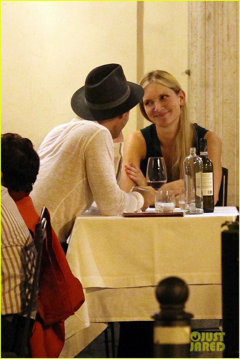 Jude Law Enjoys Romantic Dinner with Girlfriend Phillipa Coan: Photo ...