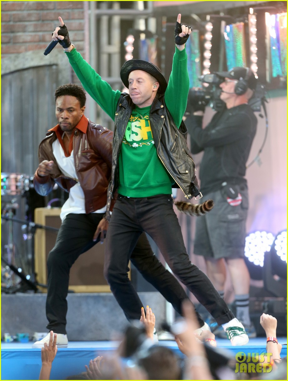 Macklemore & Ryan Lewis Bring New Single 'Downtown' to MTV VMAs 2015 ...