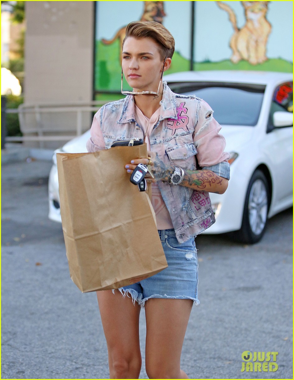 Ruby Rose Gave 'OITNB' Co-Star Jackie Cruz an Unusual Birthday Gift ...