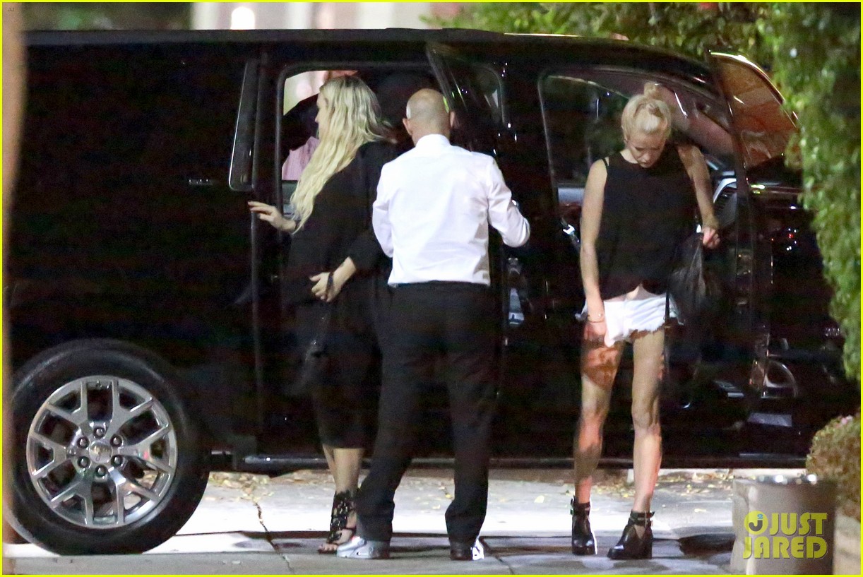 Ashlee Simpson Steps Out For The First Time Post-Baby: Photo 3447943 ...