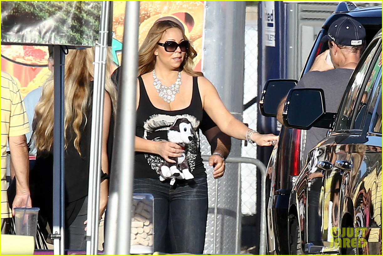 Mariah Carey Jet Sets from NY to LA With Monroe & Moroccan: Photo ...