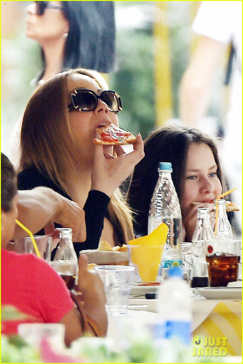 Mariah Carey Jet Sets from NY to LA With Monroe & Moroccan: Photo ...