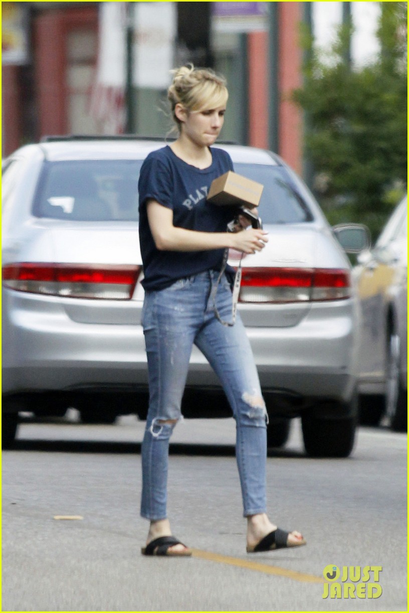 Emma Roberts & 'Scream Queens' Cast Tease Who's Behind The Devil Mask ...