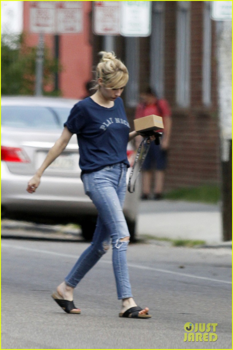 Emma Roberts & 'Scream Queens' Cast Tease Who's Behind The Devil Mask ...