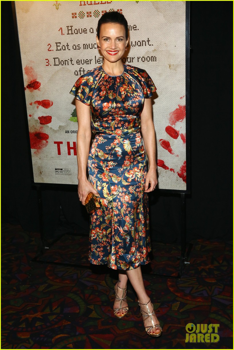 Carla Gugino Supports Kathryn Hahn & M. Night Shyamalan at 'The Visit ...