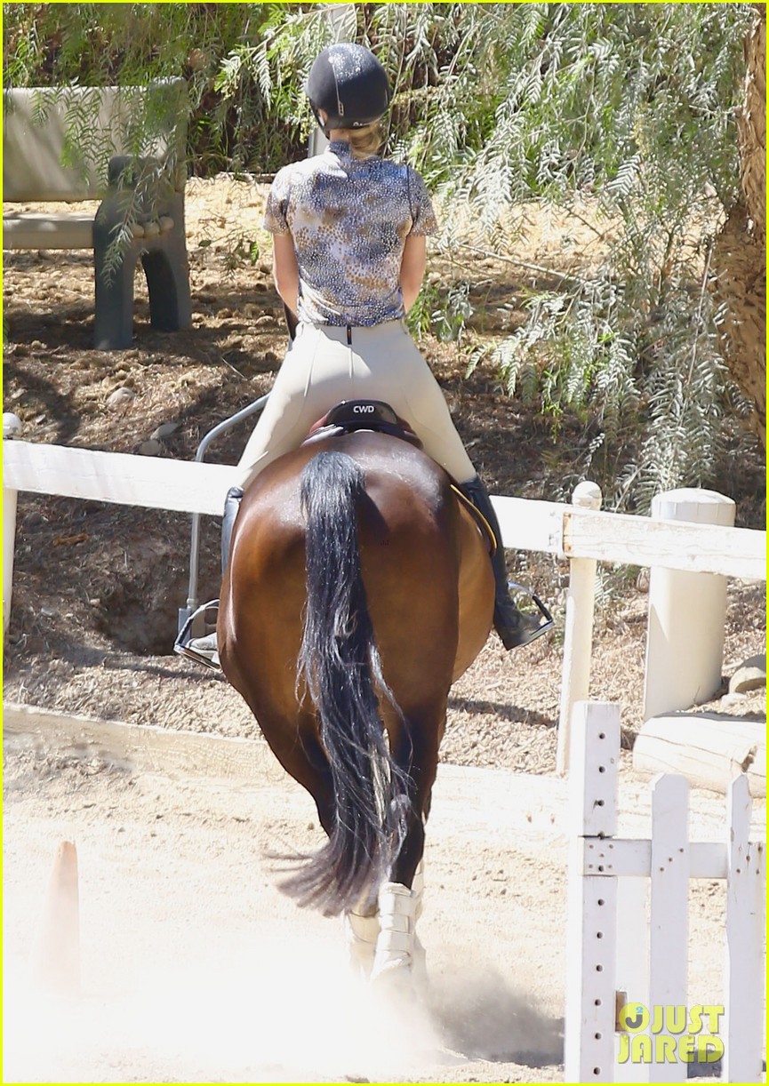 Iggy Azalea Shows Off Her Killer Abs in Post-Workout Selfie: Photo ...