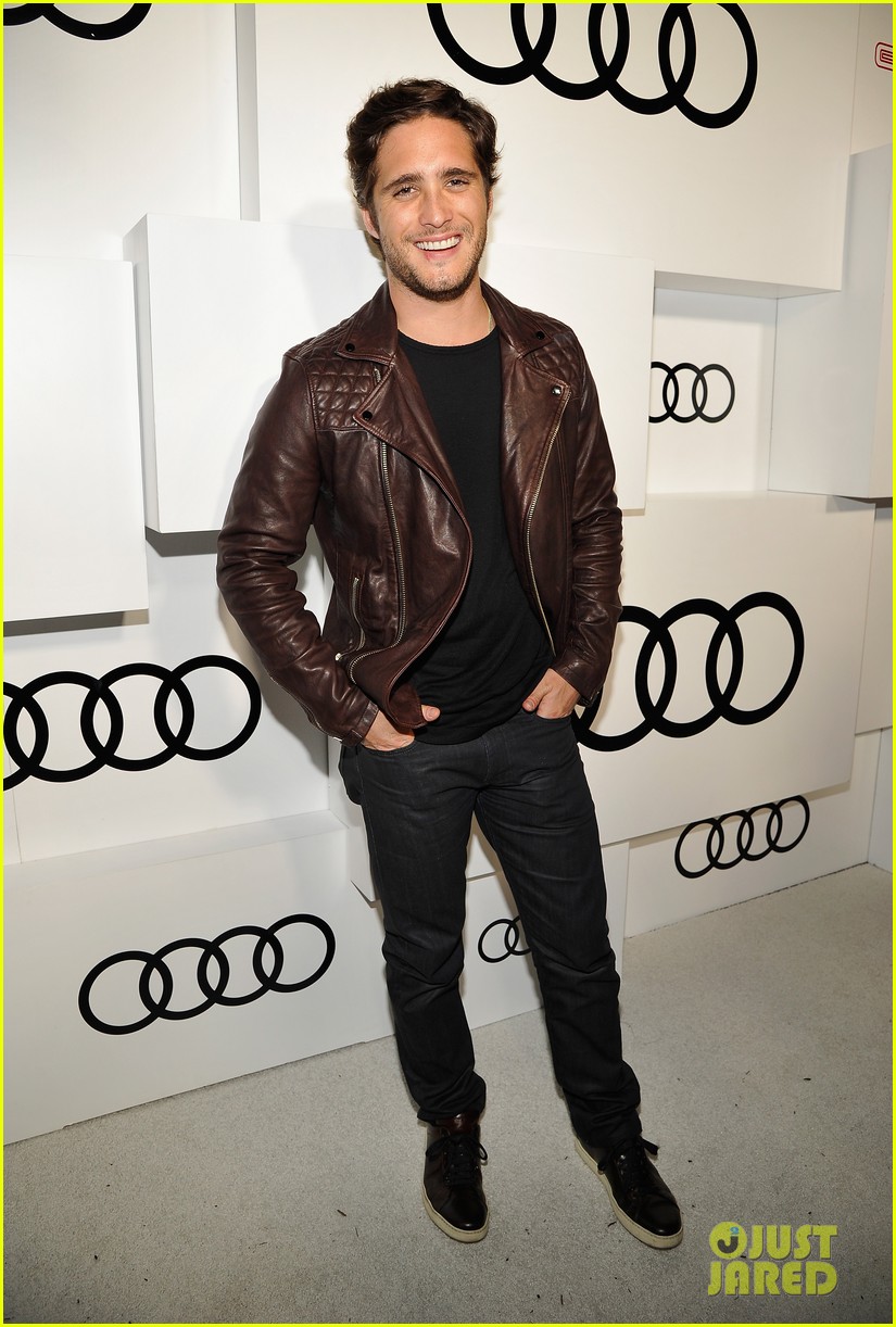 Jesse Tyler Ferguson & Justin Mikita Hit The Audi Emmy Awards Celebration With Nolan Gould ...