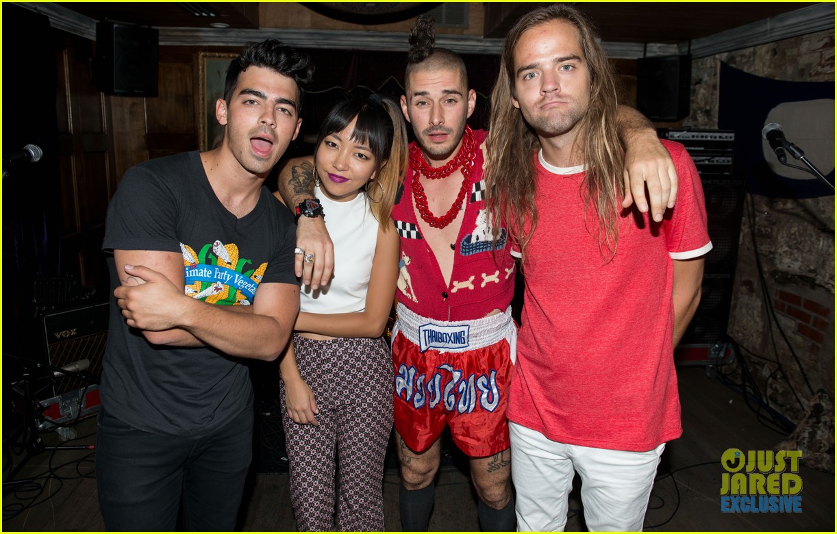 Joe Jonas' Band DNCE Perform Two More New Songs! (Video): Photo 3463672 ...