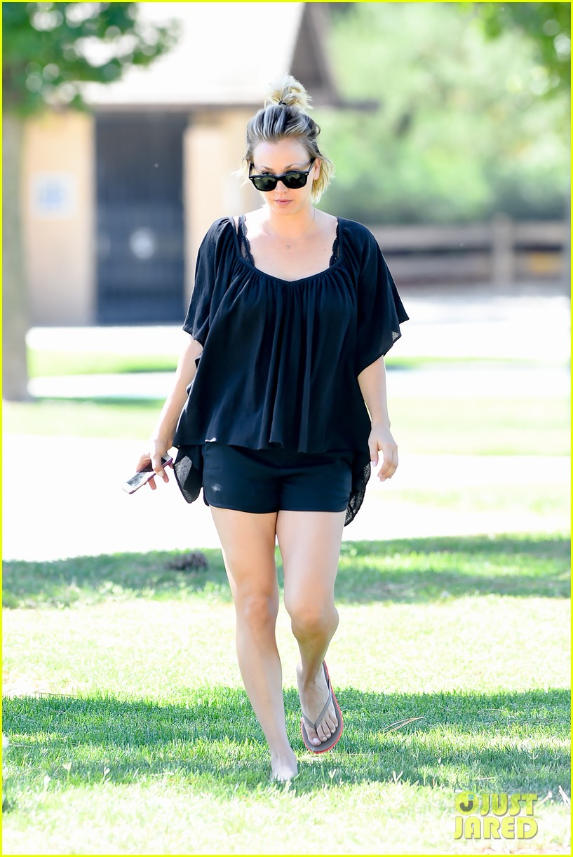 Kaley Cuoco Praises Her Friends & Family After Ryan Sweeting Divorce ...