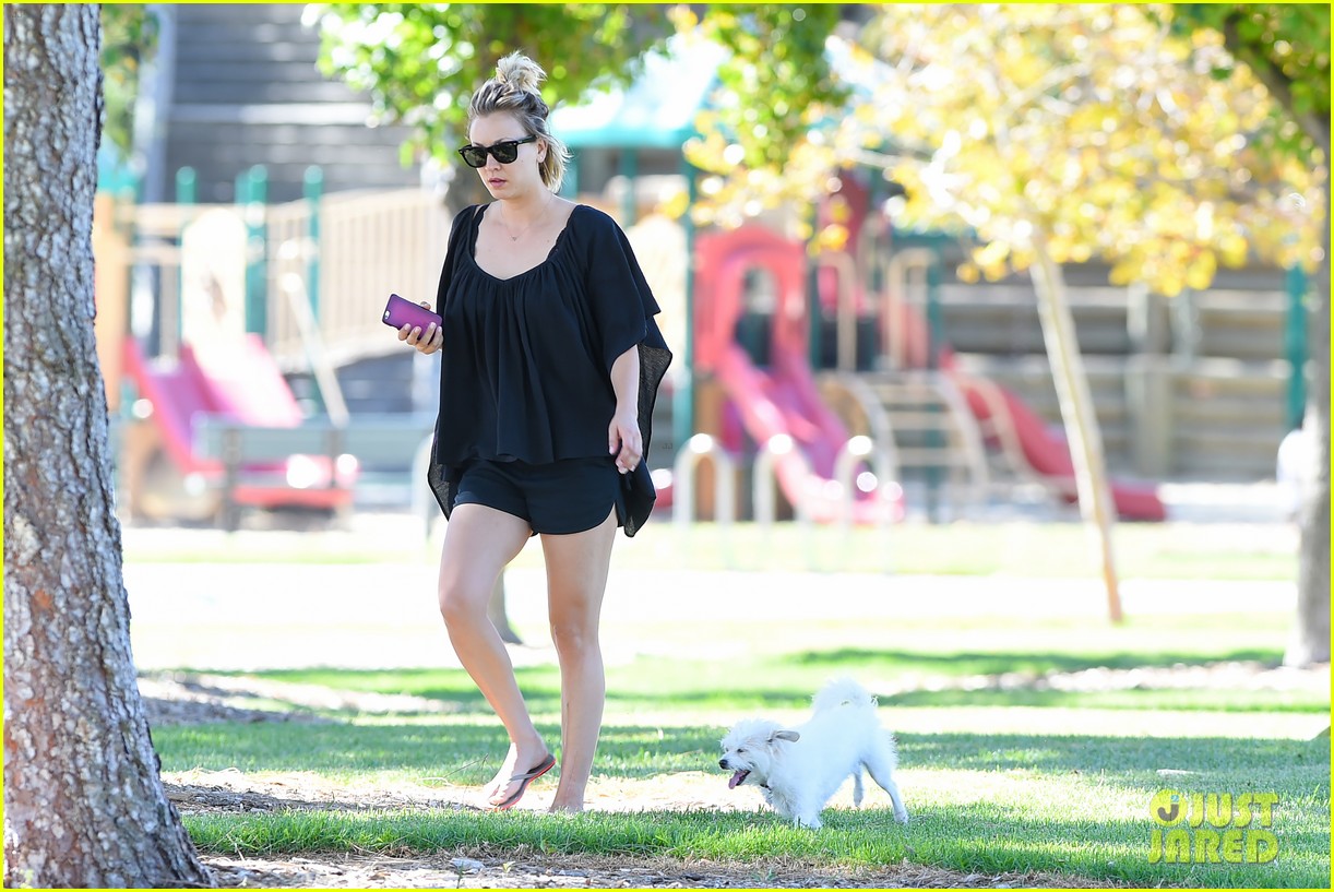 Kaley Cuoco Praises Her Friends & Family After Ryan Sweeting Divorce ...