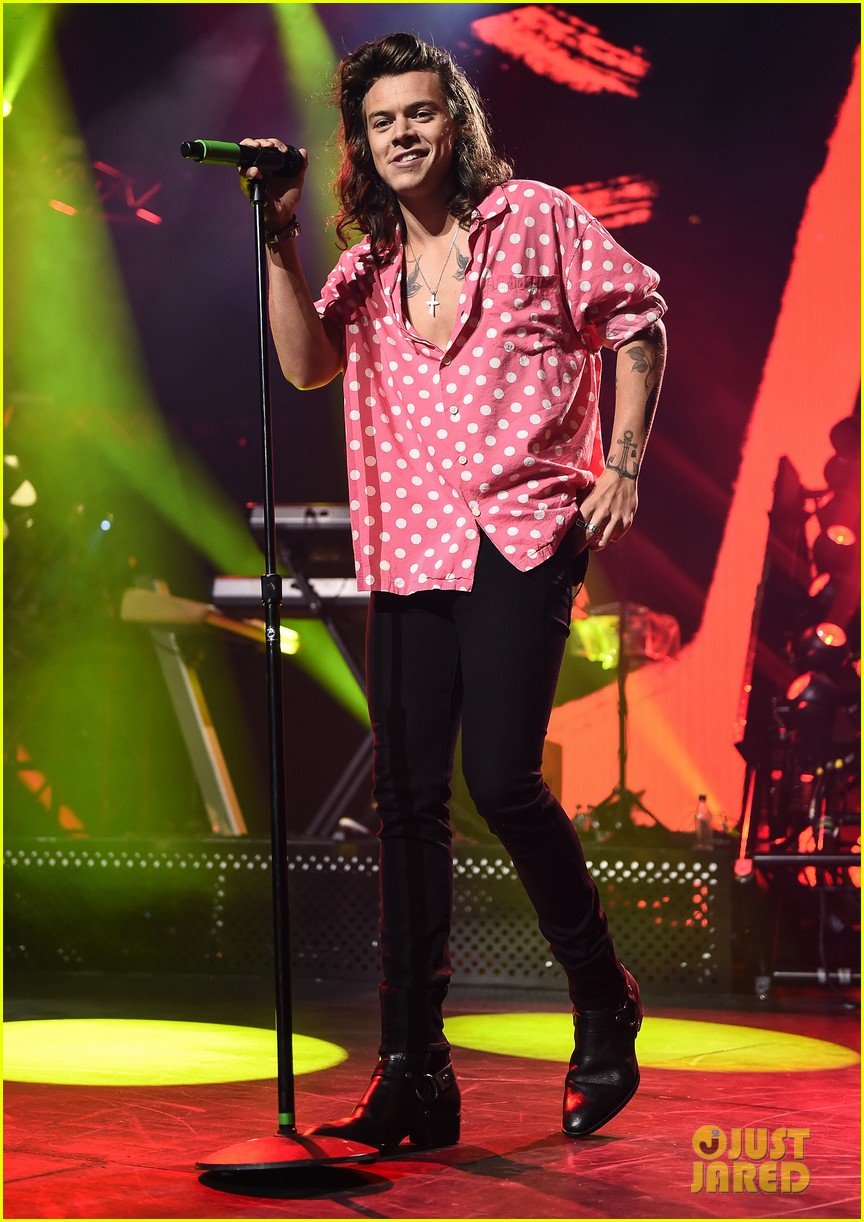 One Direction Kick Off Apple Music Festival 2015 In London: Photo ...