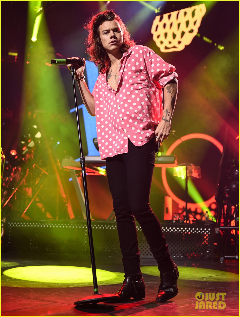 One Direction Kick Off Apple Music Festival 2015 In London: Photo ...