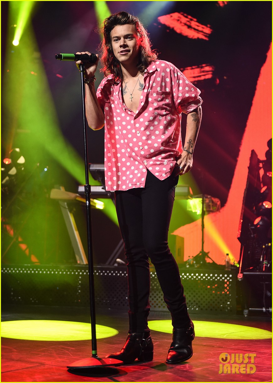 One Direction Kick Off Apple Music Festival 2015 In London: Photo ...
