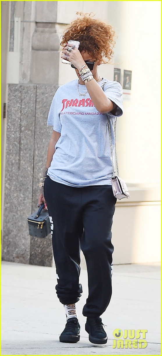 Rihanna's Rumored Love Interest Lewis Hamilton Speaks to Dating Rumors ...