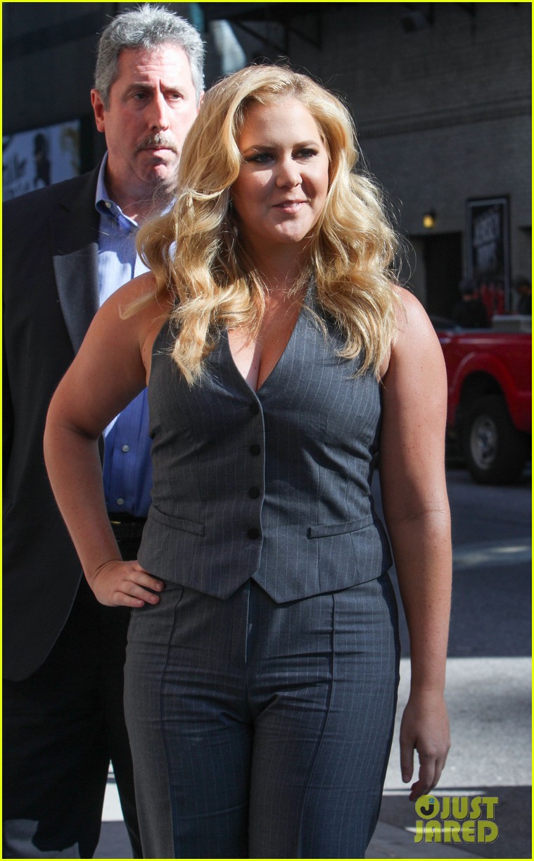 Amy Schumer Once Drunk-Ate Jake Gyllenhaal's Frozen Cake: Photo 3459110 ...
