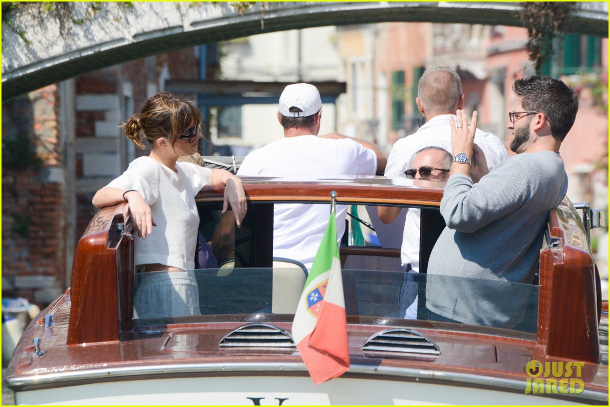 Sia Wears a Giant Bow & Polka-Dotted Face Mask in Venice: Photo 3452110 ...