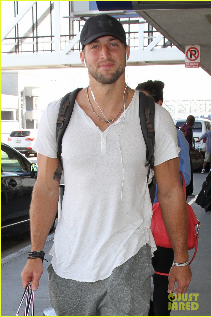 Tim Tebow Steps Out Amid Olivia Culpo Dating Rumors: Photo 3470756 ...