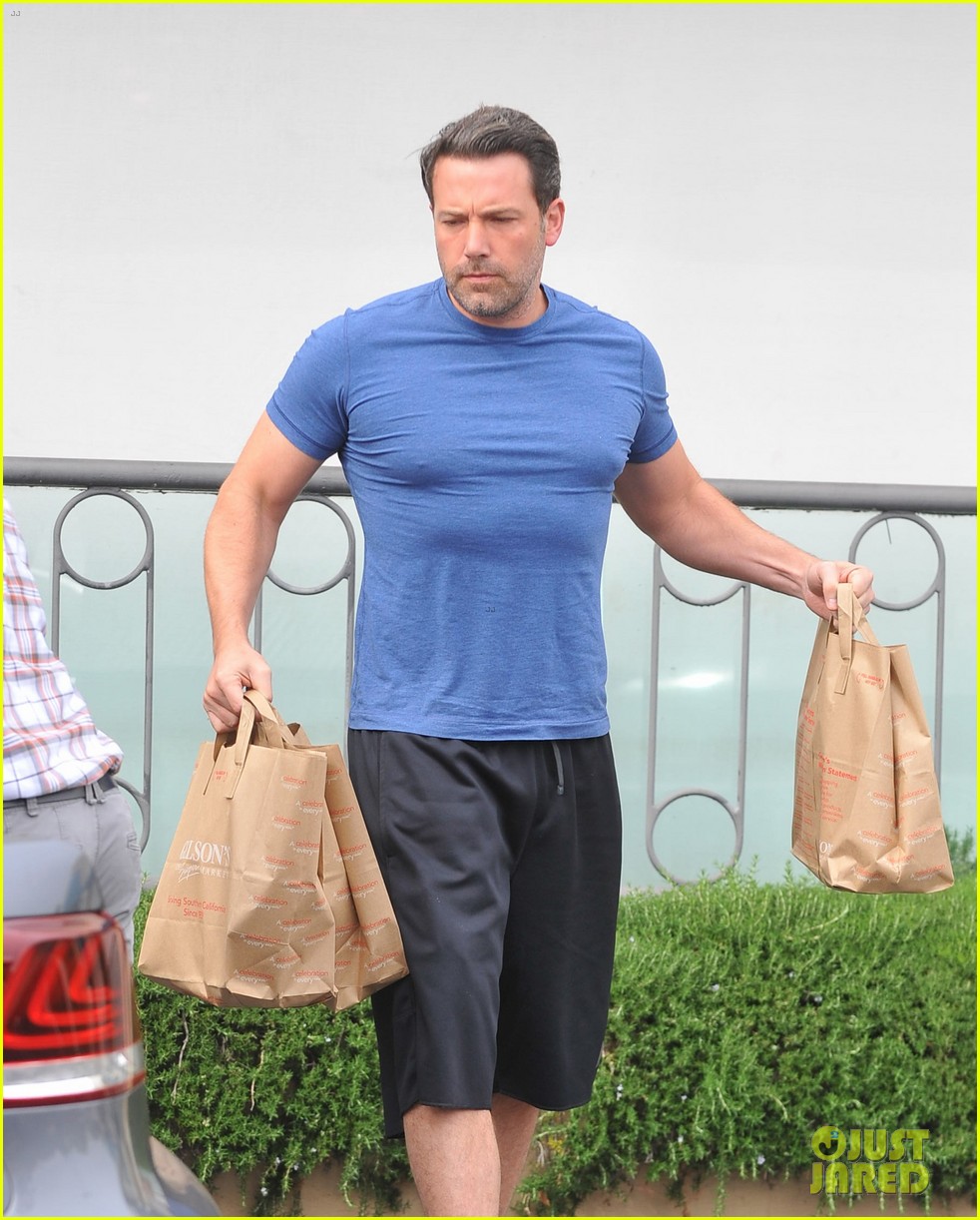 Ben Affleck's Muscles Are Pumped Up During Grocery Run with Jennifer ...