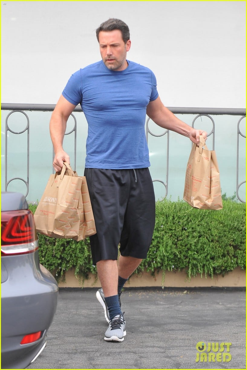 Ben Affleck's Muscles Are Pumped Up During Grocery Run with Jennifer ...