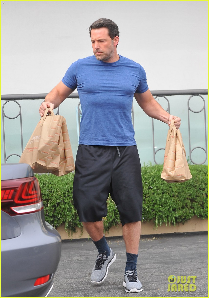 Ben Affleck's Muscles Are Pumped Up During Grocery Run with Jennifer ...