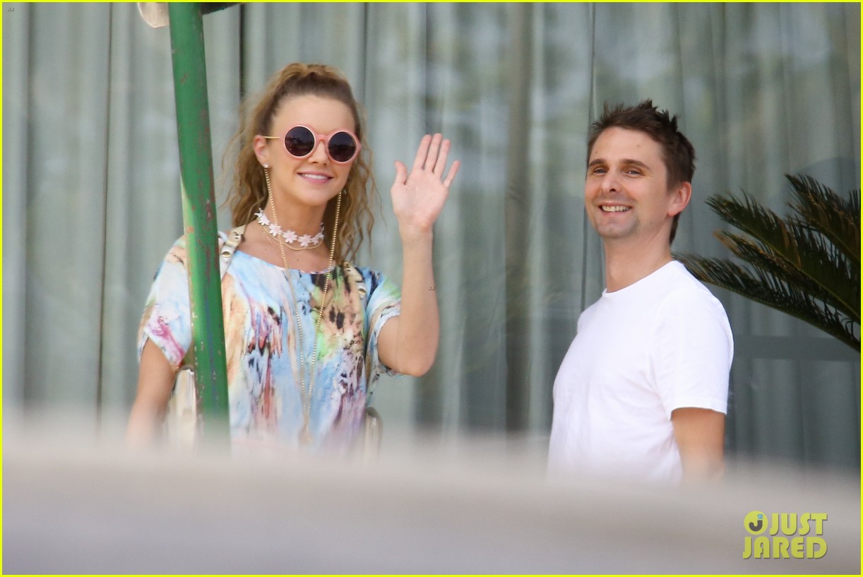 Matthew Bellamy & Girlfriend Elle Evans Can't Keep Their Hands Off Each ...