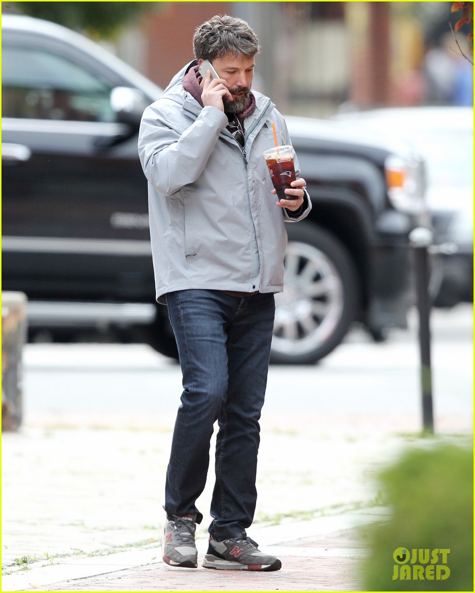 Ben Affleck Sports Bushy Beard in Boston: Photo 3475893 | Ben Affleck ...