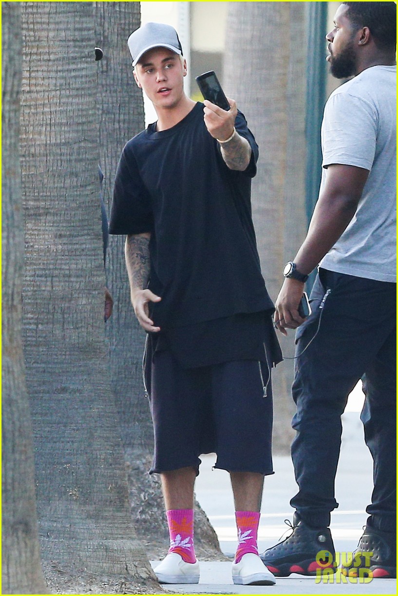 Justin Bieber Steps Out After NSFW Photos Surface: Photo 3479191 ...