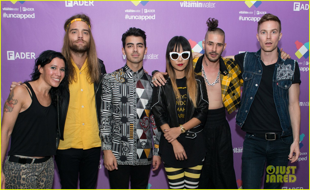 Joe Jonas & DNCE Bring 'Cake By The Ocean' To 'Tonight Show': Photo ...