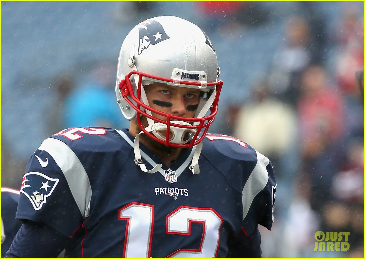 Gisele Bundchen & Son Benjamin Cheer on Tom Brady & the Patriots ...