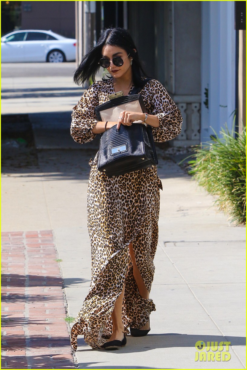 Mario Lopez Joins Vanessa Hudgens In 'Grease Live' As Vince Fontaine ...