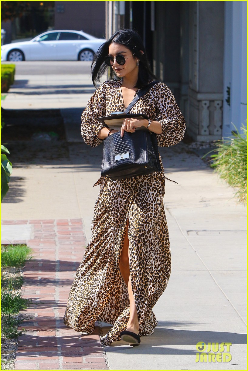 Mario Lopez Joins Vanessa Hudgens In 'Grease Live' As Vince Fontaine ...