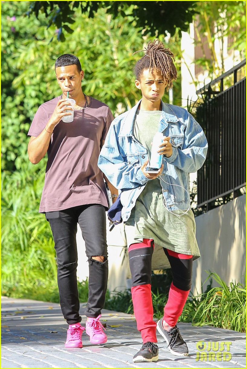Jaden Smith Downs Boxed Water While Out with Friends: Photo 3480554 ...