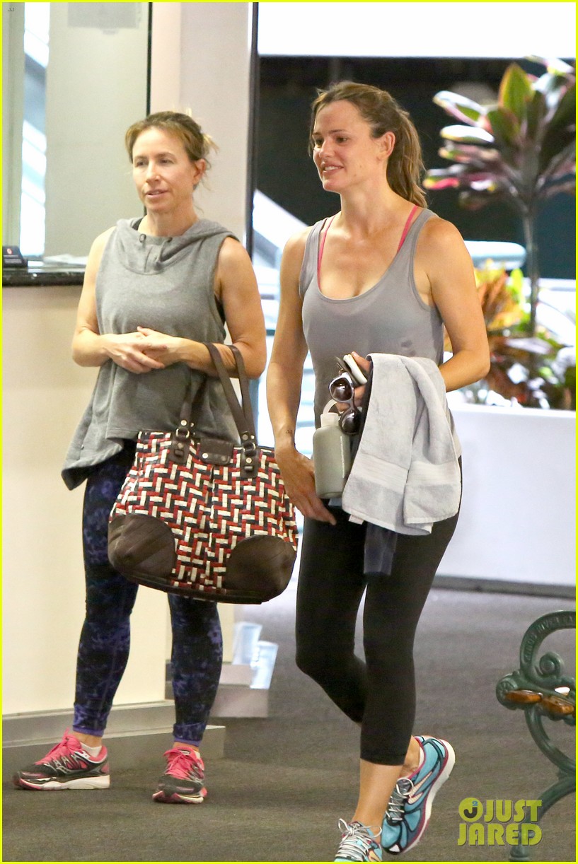 Jennifer Garner Breaks a Sweat During Her Workout: Photo 3484866 ...