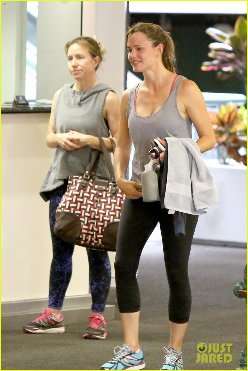 Jennifer Garner Breaks a Sweat During Her Workout: Photo 3484879 ...