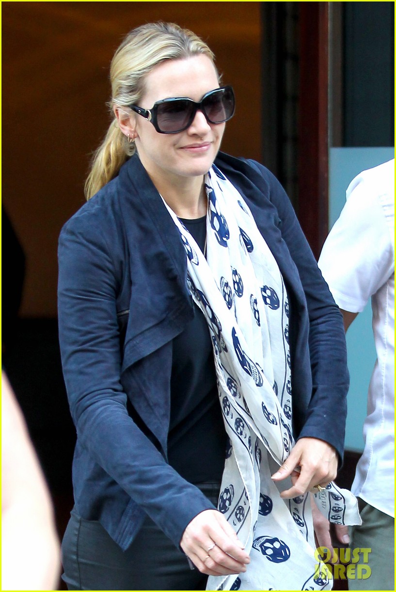 Kate Winslet Gets Silly During Photo Booth Challenge With Jimmy Fallon ...